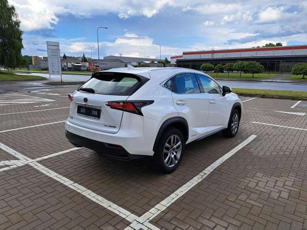 Белый Лексус NX 300h 2017 в Паневежис, объемом двигателя 2.49 л и пробегом 213 тыс. км за 17300 €, фото 2 на AUTOMOTO.COM.LV