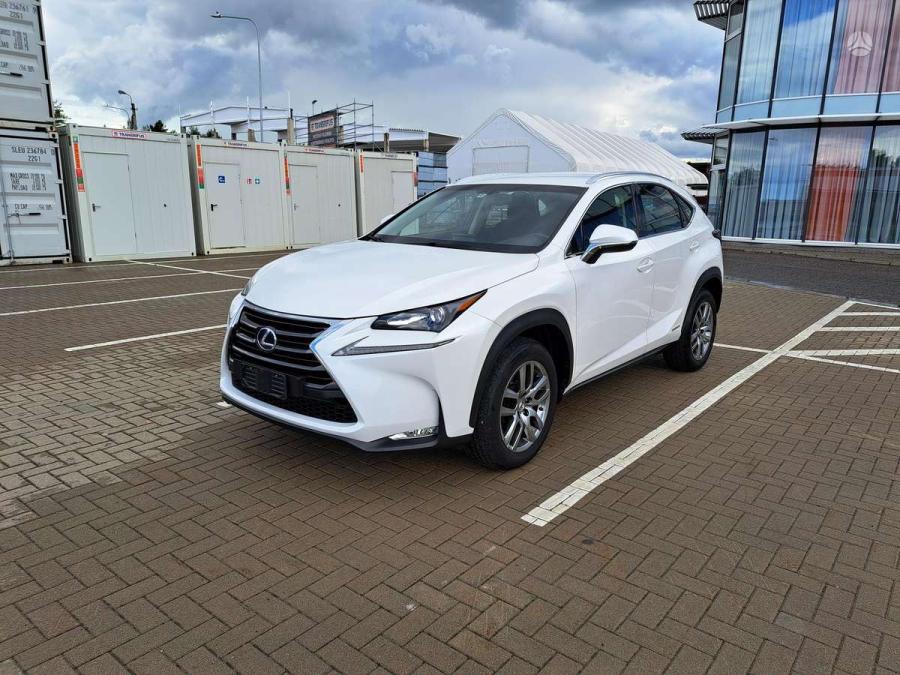 Balts Lexus NX 300h 2017 Panevēža, ar dzinēja tilpumu 2.49 L un nobraukumu 213 tūkst. km par 17300 €, foto 5 vietnē AUTOMOTO.COM.LV