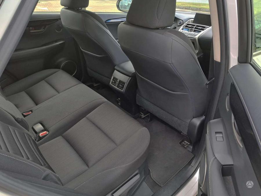Balts Lexus NX 300h 2017 Panevēža, ar dzinēja tilpumu 2.49 L un nobraukumu 213 tūkst. km par 17300 €, foto 8 vietnē AUTOMOTO.COM.LV