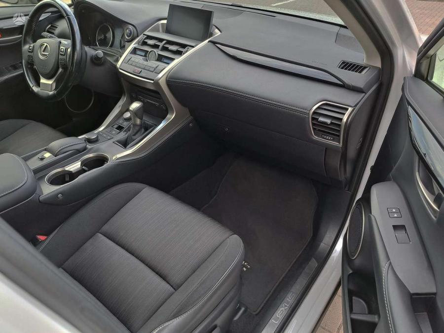 Balts Lexus NX 300h 2017 Panevēža, ar dzinēja tilpumu 2.49 L un nobraukumu 213 tūkst. km par 17300 €, foto 9 vietnē AUTOMOTO.COM.LV