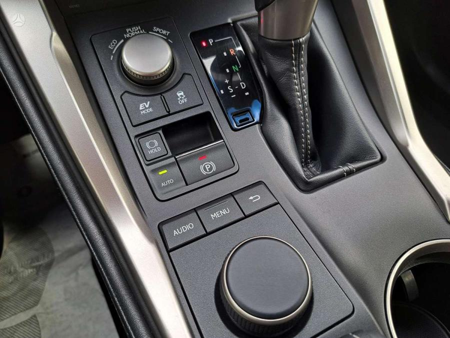 Balts Lexus NX 300h 2017 Panevēža, ar dzinēja tilpumu 2.49 L un nobraukumu 213 tūkst. km par 17300 €, foto 13 vietnē AUTOMOTO.COM.LV
