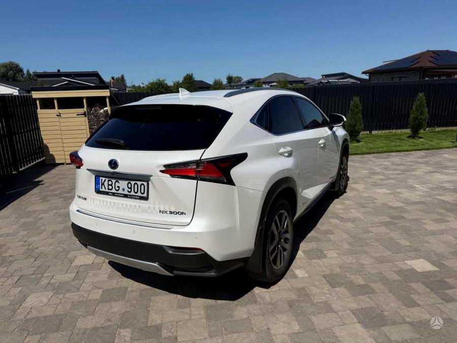 Balts Lexus NX 300h 2017 Klaipėda, ar dzinēja tilpumu 2.49 L un nobraukumu 116 tūkst. km par 24900 €, foto 3 vietnē AUTOMOTO.COM.LV