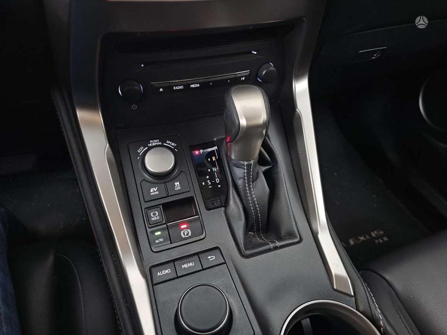 Белый Лексус NX 300h 2017 в Паневежис, объемом двигателя 2.49 л и пробегом 112 тыс. км за 20900 €, фото 12 на AUTOMOTO.COM.LV