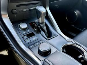 Белый Лексус NX 300h 2017 в Паневежис, объемом двигателя 2.49 л и пробегом 213 тыс. км за 16900 €, фото 14 на AUTOMOTO.COM.LV