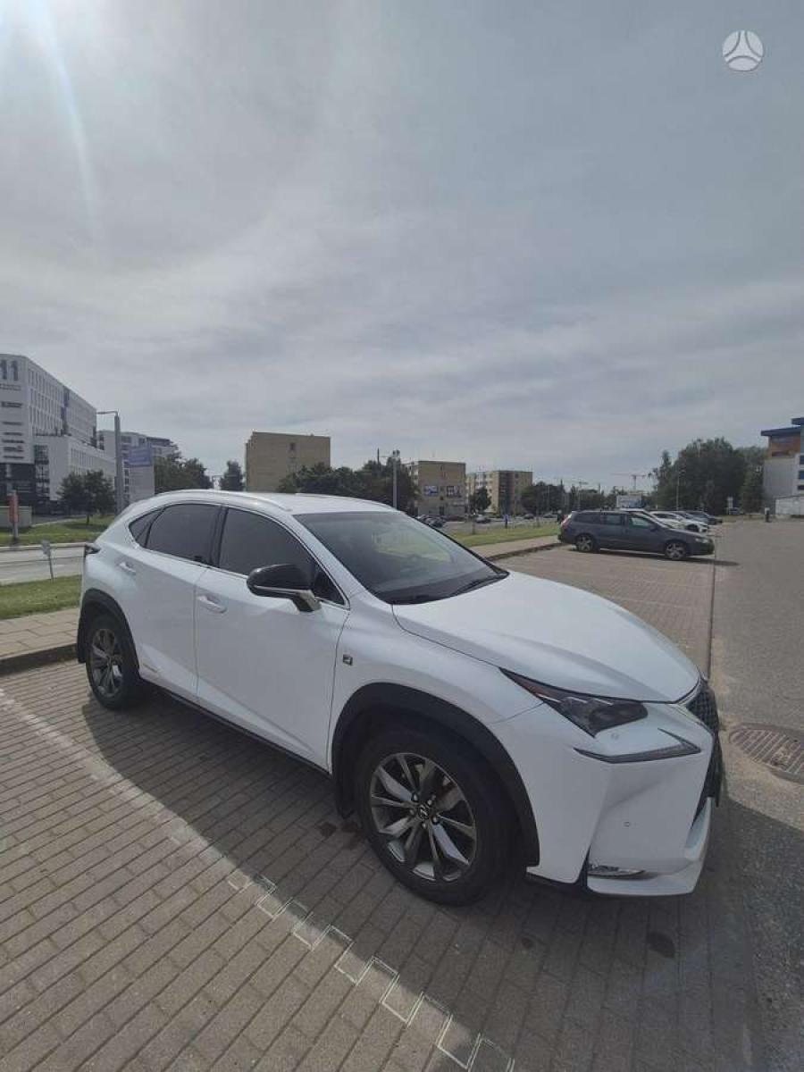 White Lexus NX 300h 2017 in Kaunas, with an engine capacity of 2.49 L and mileage of 219 thousand km for 21800 €, photo 3 on AUTOMOTO.COM.LV