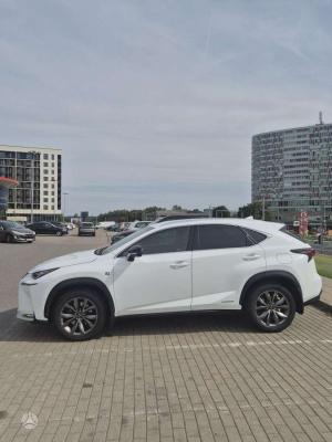 White Lexus NX 300h 2017 in Kaunas, with an engine capacity of 2.49 L and mileage of 219 thousand km for 21800 €, photo 4 on AUTOMOTO.COM.LV