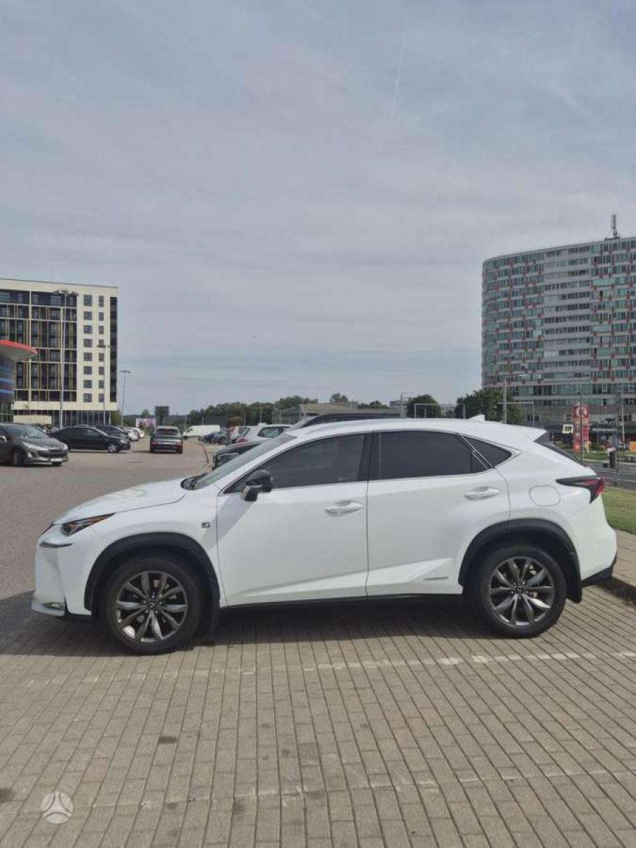White Lexus NX 300h 2017 in Kaunas, with an engine capacity of 2.49 L and mileage of 219 thousand km for 21800 €, photo 4 on AUTOMOTO.COM.LV