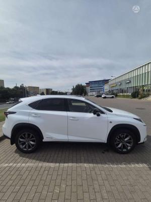 White Lexus NX 300h 2017 in Kaunas, with an engine capacity of 2.49 L and mileage of 219 thousand km for 21800 €, photo 6 on AUTOMOTO.COM.LV