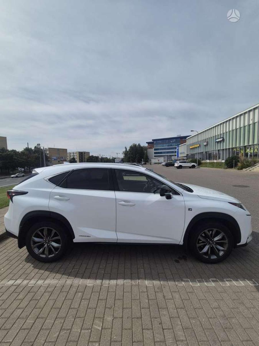 White Lexus NX 300h 2017 in Kaunas, with an engine capacity of 2.49 L and mileage of 219 thousand km for 21800 €, photo 6 on AUTOMOTO.COM.LV