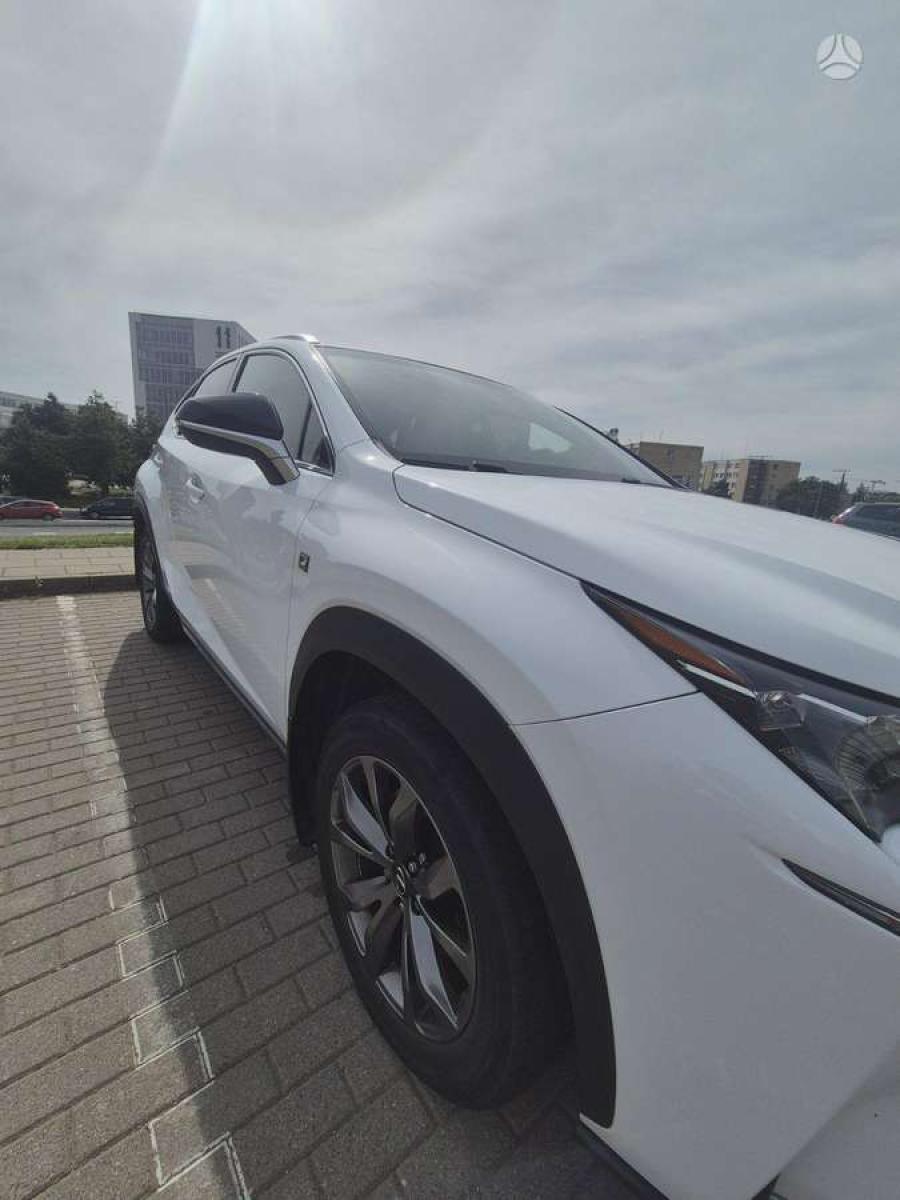 White Lexus NX 300h 2017 in Kaunas, with an engine capacity of 2.49 L and mileage of 219 thousand km for 21800 €, photo 8 on AUTOMOTO.COM.LV