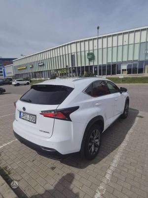 White Lexus NX 300h 2017 in Kaunas, with an engine capacity of 2.49 L and mileage of 219 thousand km for 21800 €, photo 9 on AUTOMOTO.COM.LV