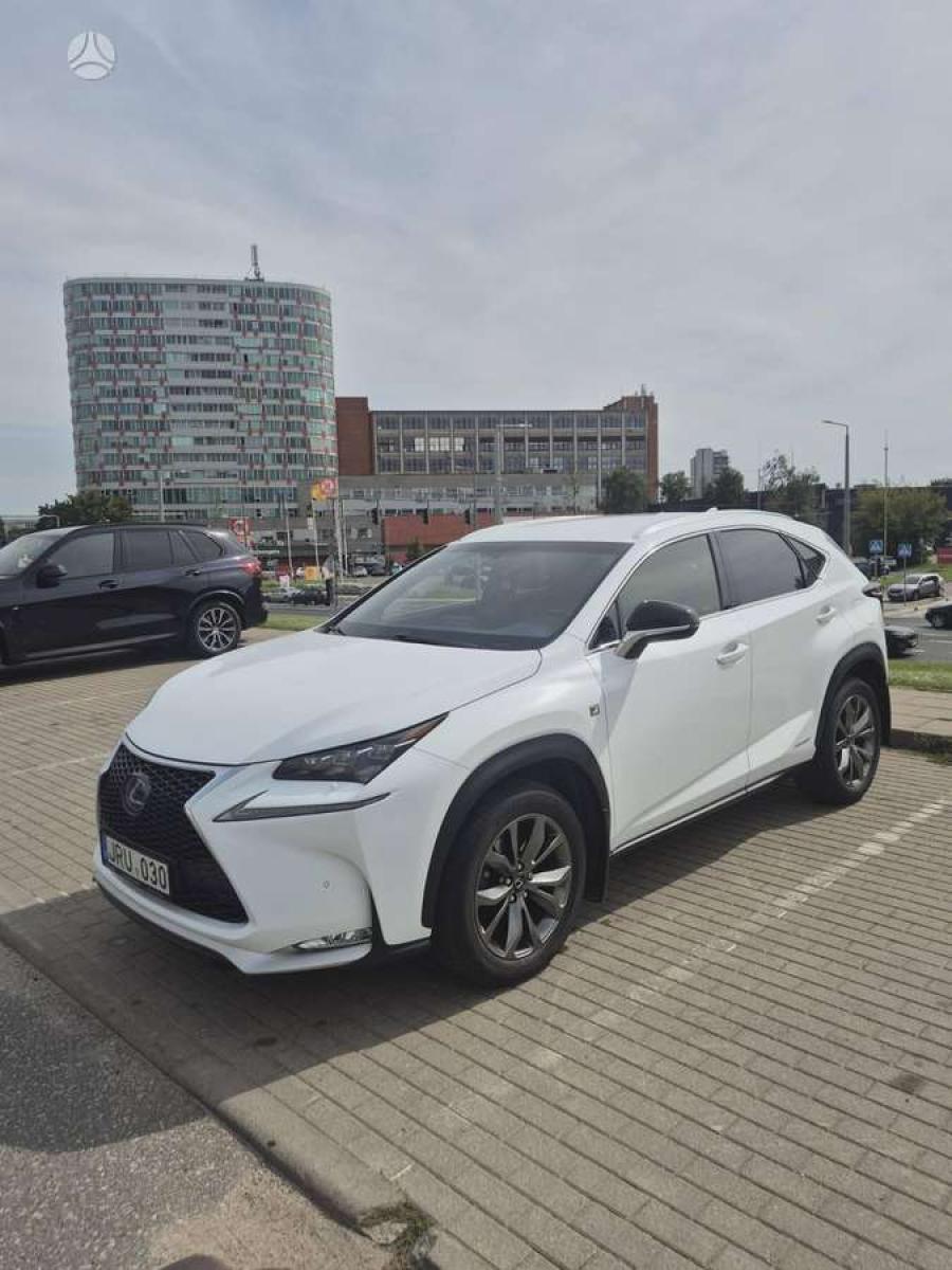 White Lexus NX 300h 2017 in Kaunas, with an engine capacity of 2.49 L and mileage of 219 thousand km for 21800 €, photo 10 on AUTOMOTO.COM.LV