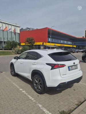 White Lexus NX 300h 2017 in Kaunas, with an engine capacity of 2.49 L and mileage of 219 thousand km for 21800 €, photo 11 on AUTOMOTO.COM.LV
