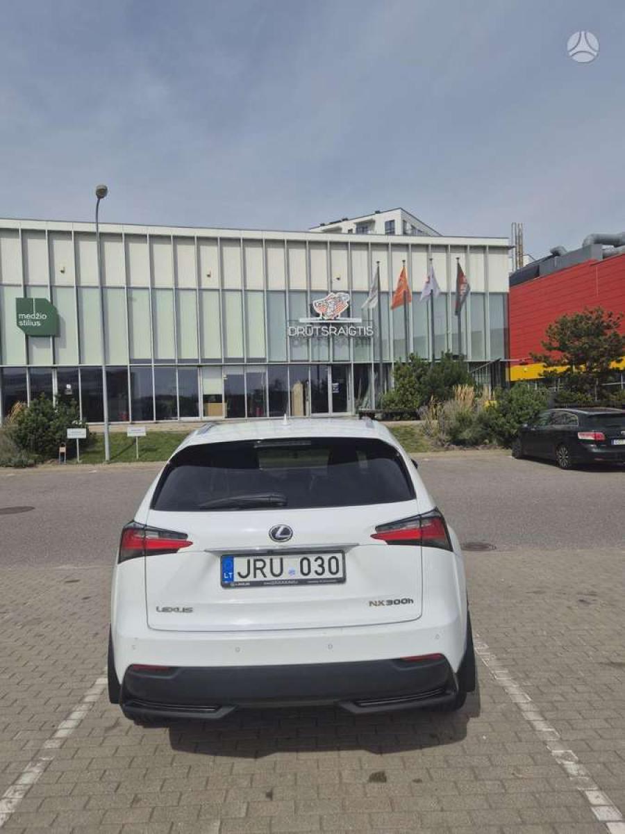 White Lexus NX 300h 2017 in Kaunas, with an engine capacity of 2.49 L and mileage of 219 thousand km for 21800 €, photo 12 on AUTOMOTO.COM.LV