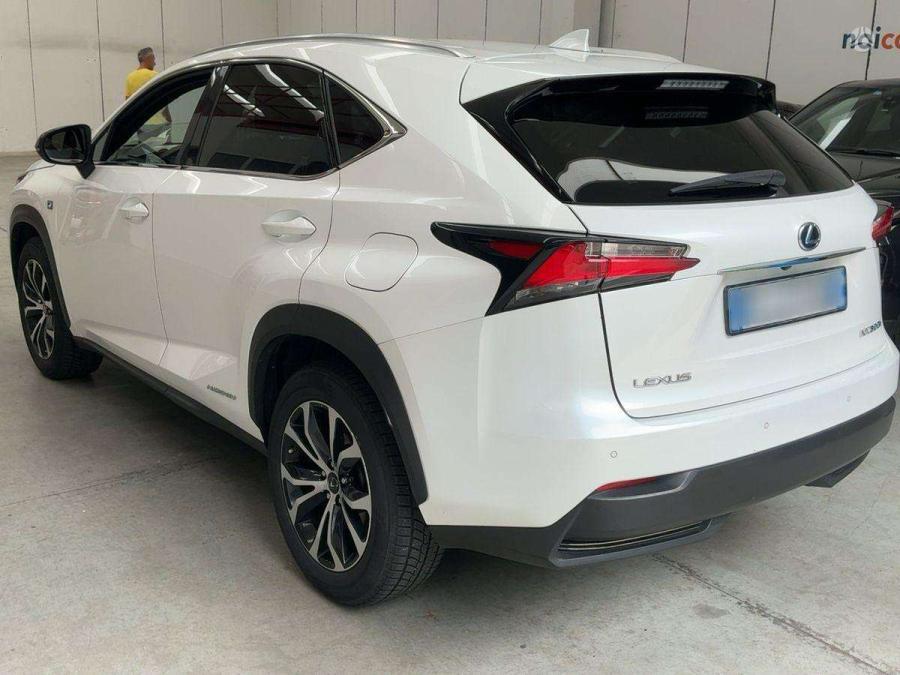 Balts Lexus NX 300h 2017 Daugavpils, ar dzinēja tilpumu 2.49 L un nobraukumu 143 tūkst. km par 23250 €, foto 3 vietnē AUTOMOTO.COM.LV
