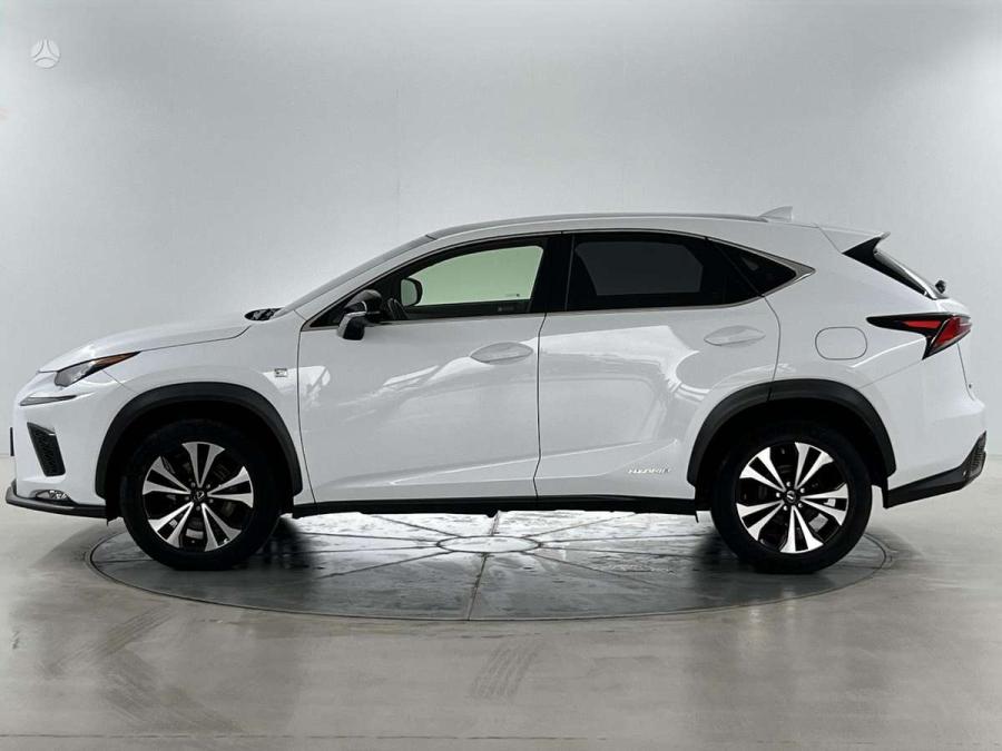 White Lexus NX 300h 2017 in Vilnius, with an engine capacity of 2.49 L and mileage of 162 thousand km for 26900 €, photo 4 on AUTOMOTO.COM.LV