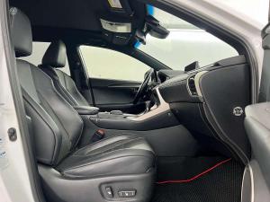 White Lexus NX 300h 2017 in Vilnius, with an engine capacity of 2.49 L and mileage of 162 thousand km for 26900 €, photo 7 on AUTOMOTO.COM.LV