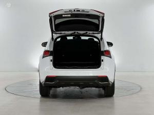 White Lexus NX 300h 2017 in Vilnius, with an engine capacity of 2.49 L and mileage of 162 thousand km for 26900 €, photo 11 on AUTOMOTO.COM.LV