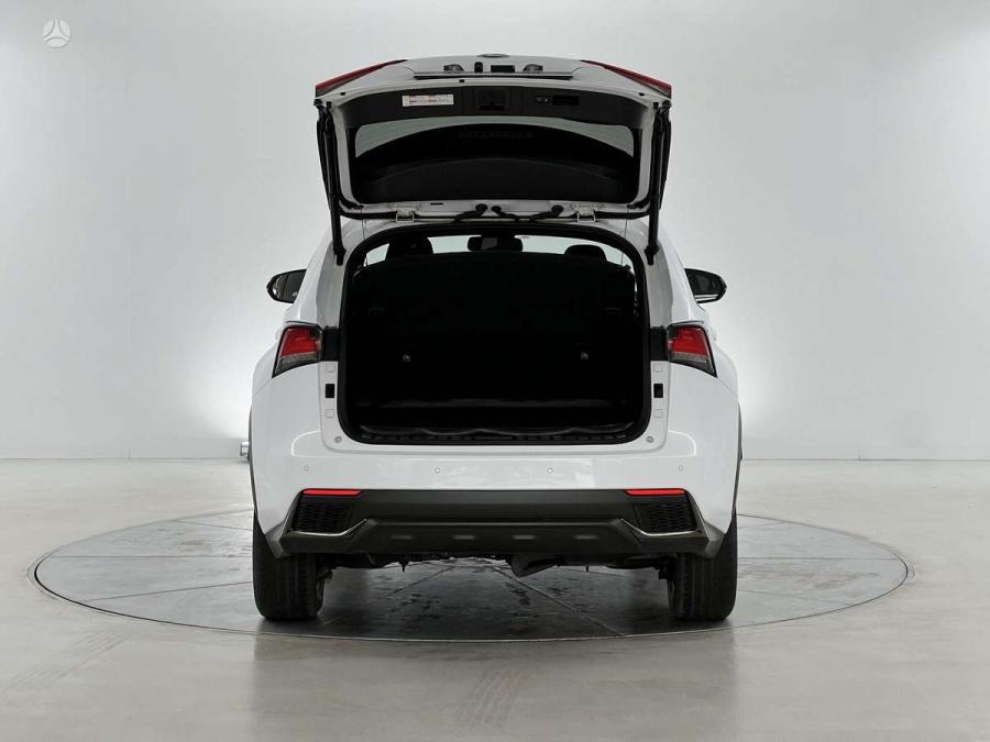 White Lexus NX 300h 2017 in Vilnius, with an engine capacity of 2.49 L and mileage of 162 thousand km for 26900 €, photo 11 on AUTOMOTO.COM.LV