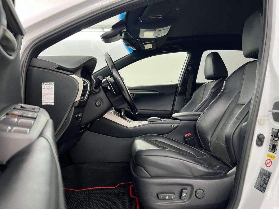 White Lexus NX 300h 2017 in Vilnius, with an engine capacity of 2.49 L and mileage of 162 thousand km for 26900 €, photo 12 on AUTOMOTO.COM.LV