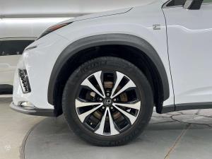 White Lexus NX 300h 2017 in Vilnius, with an engine capacity of 2.49 L and mileage of 162 thousand km for 26900 €, photo 16 on AUTOMOTO.COM.LV