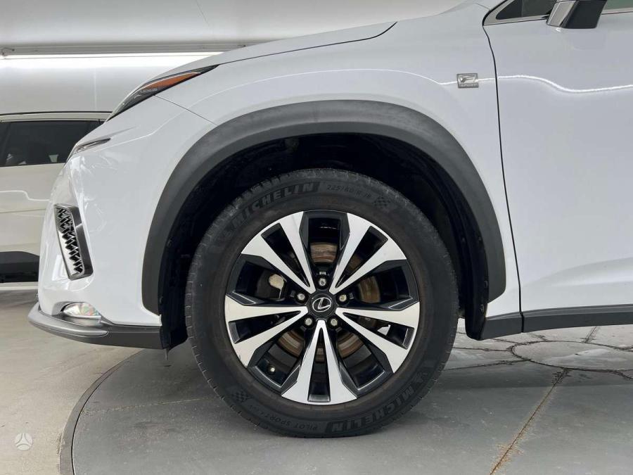 White Lexus NX 300h 2017 in Vilnius, with an engine capacity of 2.49 L and mileage of 162 thousand km for 26900 €, photo 16 on AUTOMOTO.COM.LV