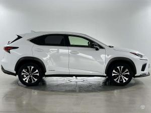 White Lexus NX 300h 2017 in Vilnius, with an engine capacity of 2.49 L and mileage of 162 thousand km for 26900 €, photo 17 on AUTOMOTO.COM.LV
