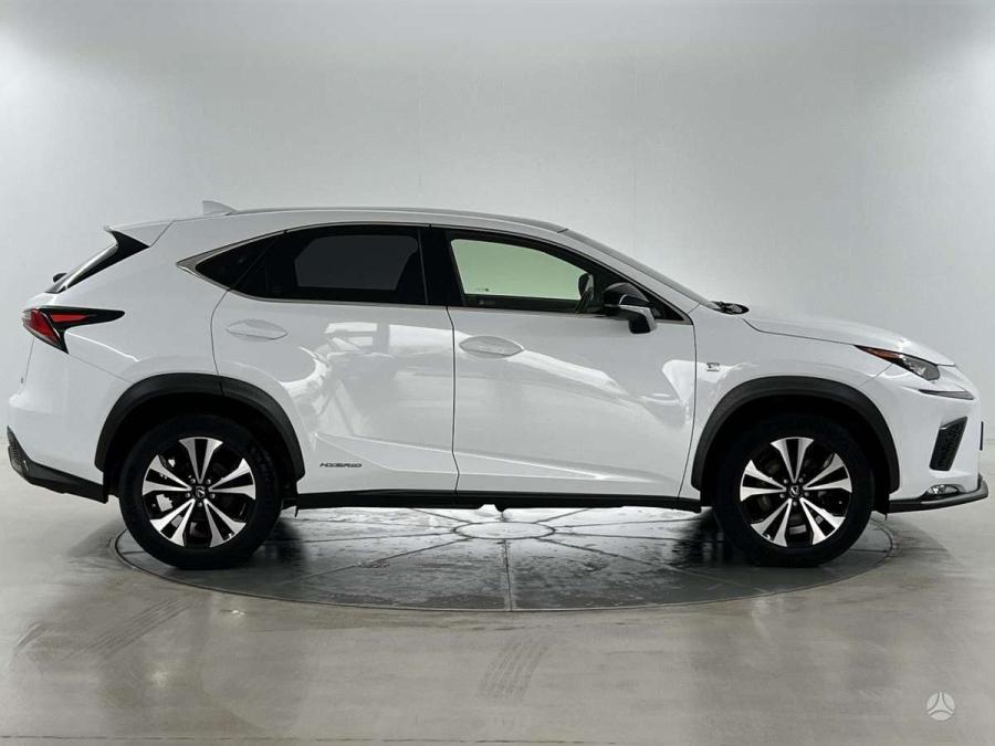 White Lexus NX 300h 2017 in Vilnius, with an engine capacity of 2.49 L and mileage of 162 thousand km for 26900 €, photo 17 on AUTOMOTO.COM.LV
