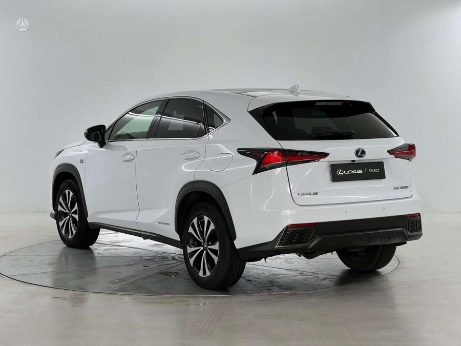 White Lexus NX 300h 2017 in Vilnius, with an engine capacity of 2.49 L and mileage of 162 thousand km for 26900 €, photo 18 on AUTOMOTO.COM.LV
