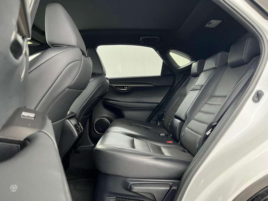 White Lexus NX 300h 2017 in Vilnius, with an engine capacity of 2.49 L and mileage of 162 thousand km for 26900 €, photo 20 on AUTOMOTO.COM.LV