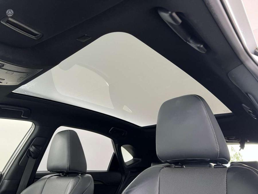 White Lexus NX 300h 2017 in Vilnius, with an engine capacity of 2.49 L and mileage of 162 thousand km for 26900 €, photo 22 on AUTOMOTO.COM.LV