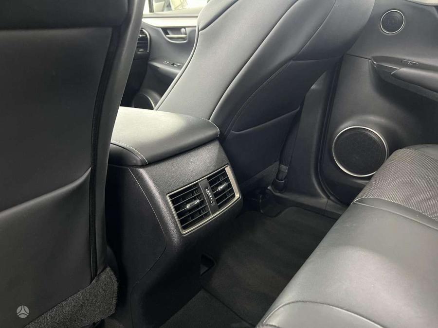 White Lexus NX 300h 2017 in Vilnius, with an engine capacity of 2.49 L and mileage of 162 thousand km for 26900 €, photo 28 on AUTOMOTO.COM.LV