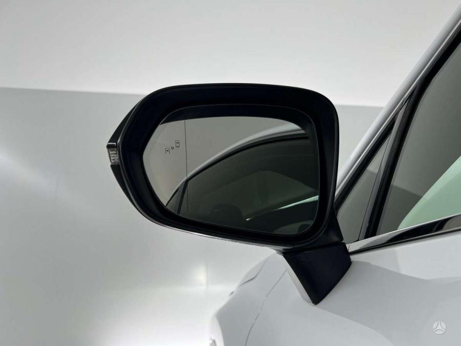 White Lexus NX 300h 2017 in Vilnius, with an engine capacity of 2.49 L and mileage of 162 thousand km for 26900 €, photo 29 on AUTOMOTO.COM.LV
