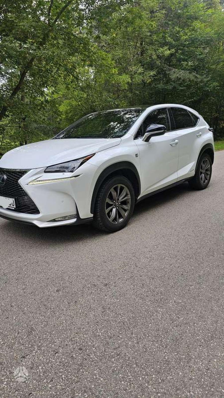 Белый Лексус NX 300h 2017 в Вильнюс, объемом двигателя 2.49 л и пробегом 211 тыс. км за 23500 €, фото 3 на AUTOMOTO.COM.LV
