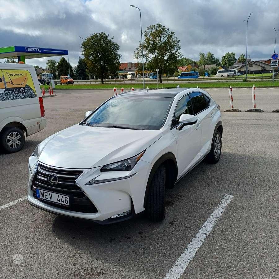 White Lexus NX 300h 2017 in Radviliskis, with an engine capacity of 2.49 L and mileage of 207 thousand km for 21900 €, photo 4 on AUTOMOTO.COM.LV