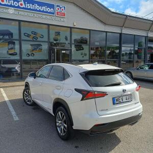 White Lexus NX 300h 2017 in Radviliskis, with an engine capacity of 2.49 L and mileage of 207 thousand km for 21900 €, photo 5 on AUTOMOTO.COM.LV
