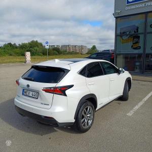 White Lexus NX 300h 2017 in Radviliskis, with an engine capacity of 2.49 L and mileage of 207 thousand km for 21900 €, photo 6 on AUTOMOTO.COM.LV