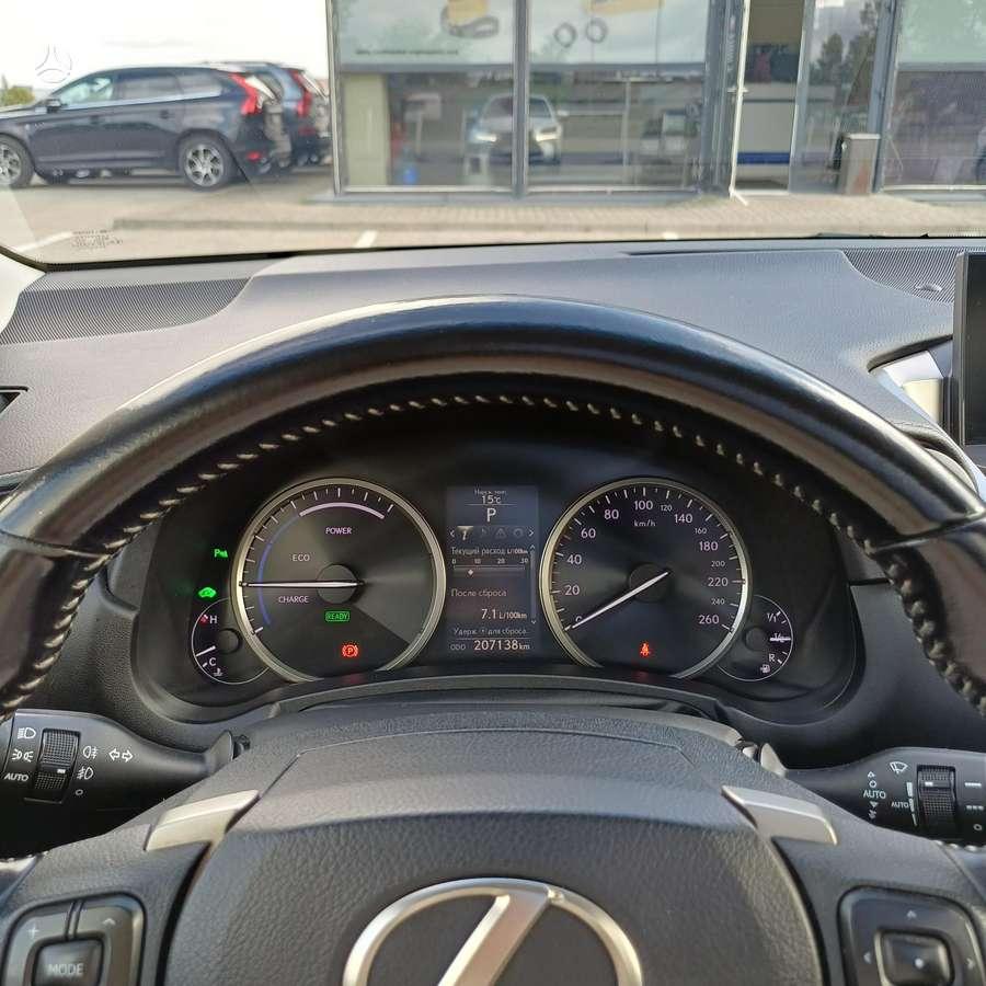 White Lexus NX 300h 2017 in Radviliskis, with an engine capacity of 2.49 L and mileage of 207 thousand km for 21900 €, photo 9 on AUTOMOTO.COM.LV