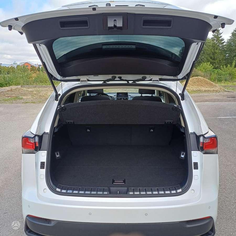 White Lexus NX 300h 2017 in Radviliskis, with an engine capacity of 2.49 L and mileage of 207 thousand km for 21900 €, photo 15 on AUTOMOTO.COM.LV