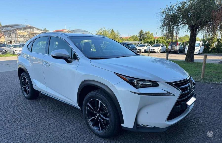 Белый Лексус NX 300h 2017 в Вильнюс, объемом двигателя 2.49 л и пробегом 149 тыс. км за 22999 €, фото 1 на AUTOMOTO.COM.LV