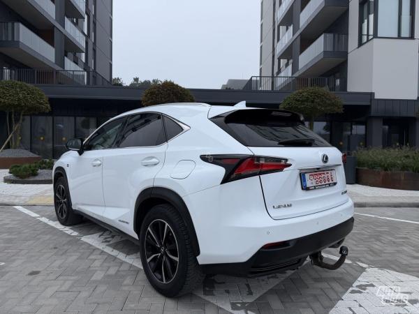White Lexus NX 300h 2017 in Kaunas, with an engine capacity of 2.50 L and mileage of 200 thousand km for 14500 €, photo 3 on AUTOMOTO.COM.LV