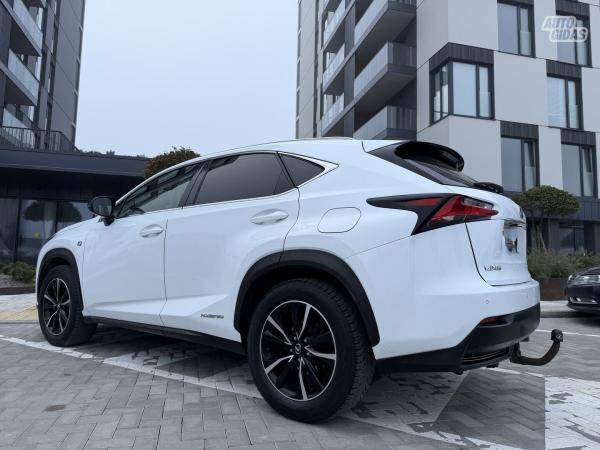White Lexus NX 300h 2017 in Kaunas, with an engine capacity of 2.50 L and mileage of 200 thousand km for 14500 €, photo 6 on AUTOMOTO.COM.LV