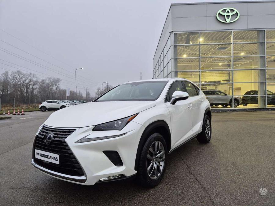White Lexus NX 300h 2018 in Panevezys, with an engine capacity of 2.49 L and mileage of 87 thousand km for 22990 €, photo 1 on AUTOMOTO.COM.LV