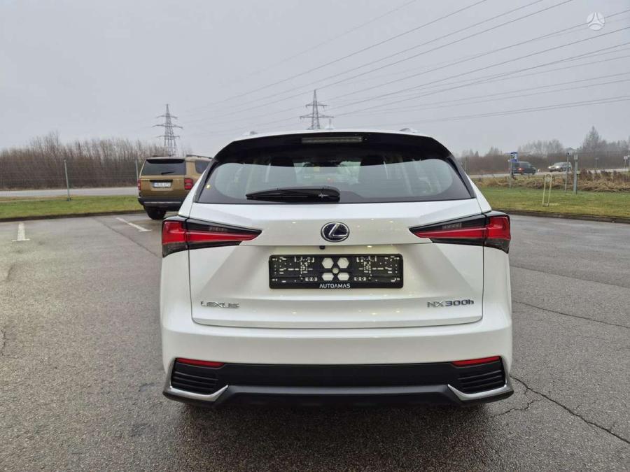 White Lexus NX 300h 2018 in Panevezys, with an engine capacity of 2.49 L and mileage of 87 thousand km for 22990 €, photo 7 on AUTOMOTO.COM.LV