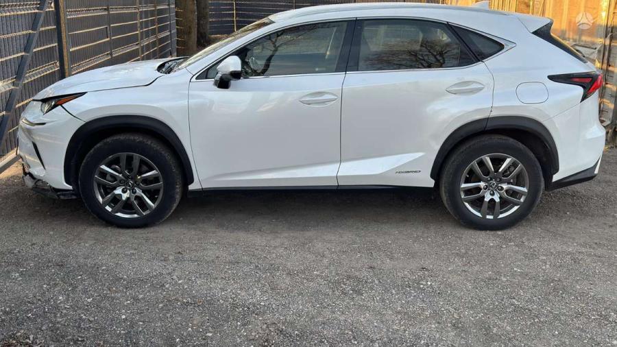 White Lexus NX 300h 2018 in Jonava, with an engine capacity of 2.49 L and mileage of 106 thousand km for 18500 €, photo 12 on AUTOMOTO.COM.LV