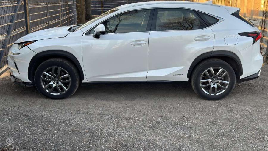 White Lexus NX 300h 2018 in Jonava, with an engine capacity of 2.49 L and mileage of 106 thousand km for 18300 €, photo 8 on AUTOMOTO.COM.LV