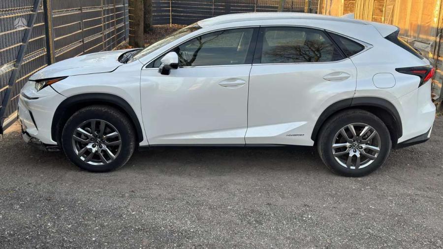 White Lexus NX 300h 2018 in Jonava, with an engine capacity of 2.49 L and mileage of 106 thousand km for 18300 €, photo 16 on AUTOMOTO.COM.LV