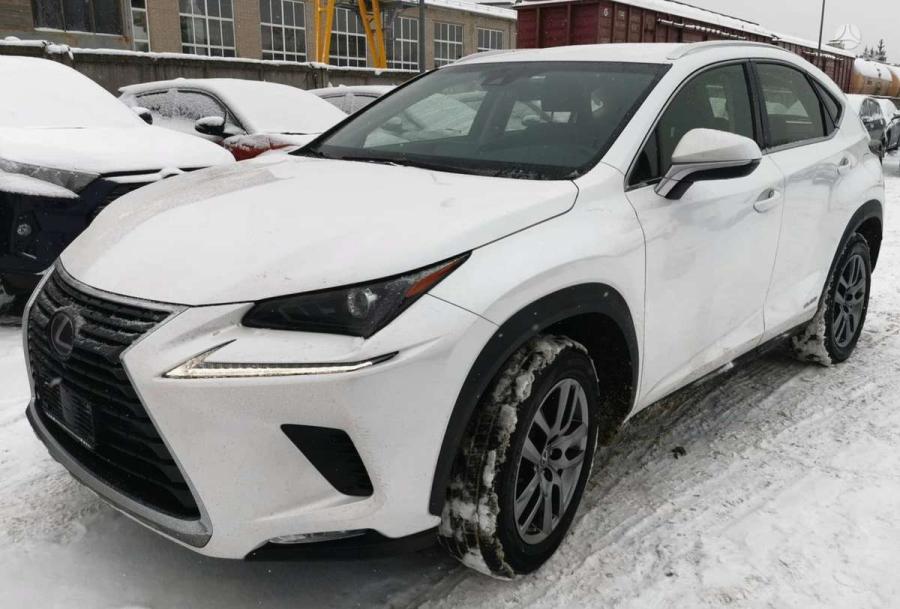 White Lexus NX 300h 2018 in Vilnius, with an engine capacity of 2.50 L and mileage of 120 thousand km for 23900 €, photo 1 on AUTOMOTO.COM.LV