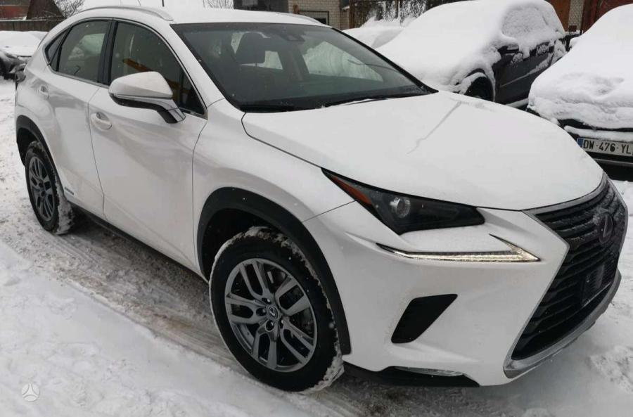 White Lexus NX 300h 2018 in Vilnius, with an engine capacity of 2.50 L and mileage of 120 thousand km for 23900 €, photo 2 on AUTOMOTO.COM.LV