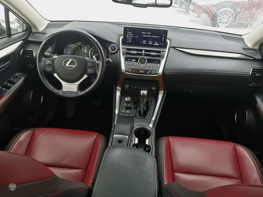 White Lexus NX 300h 2018 in Vilnius, with an engine capacity of 2.50 L and mileage of 120 thousand km for 23900 €, photo 5 on AUTOMOTO.COM.LV